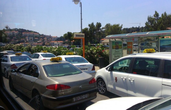 ZAISKRILO U PROMETU: Oko podne napadnut taksist - Dubrovački dnevnik