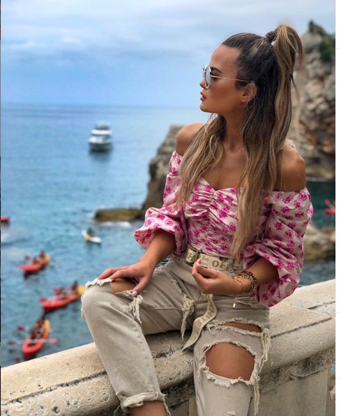 PRELIJEPA DUBROVKINJA RAZNIJEŽILA Objavila fotografiju sa svojim ...