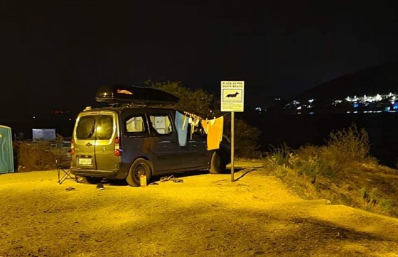 KAMPIRANJE NA DIVLJE "Raširi štrik, pali kolo, dinstaj luk za gulaš, ovdje ostajemo ...