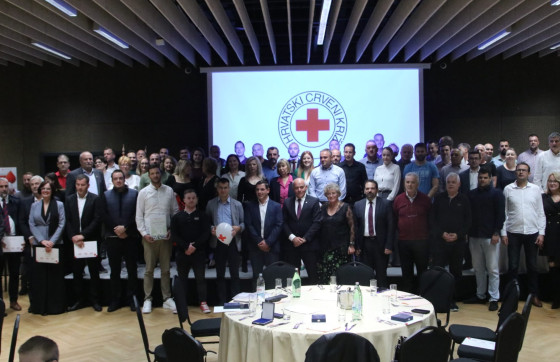 "HVALA VAM ŠTO NESEBIČNO DAJETE SEBE ZA DRUGE" Crveni križ dodijelio ...