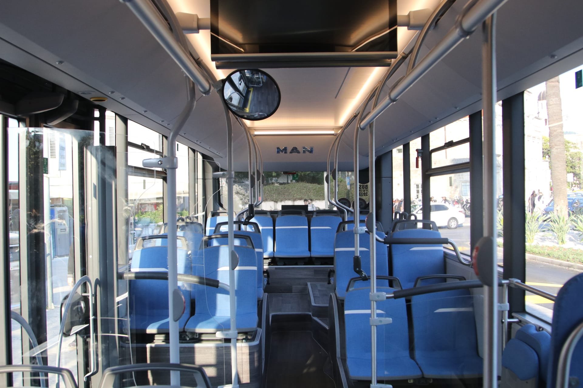IZVANA I IZNUTRA Pogledajte kako izgleda novi autobus na električni ...