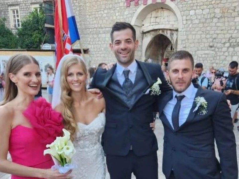 Oženio se Jugaš Toni Popadić, odabranica zablistala u elegantnoj ...