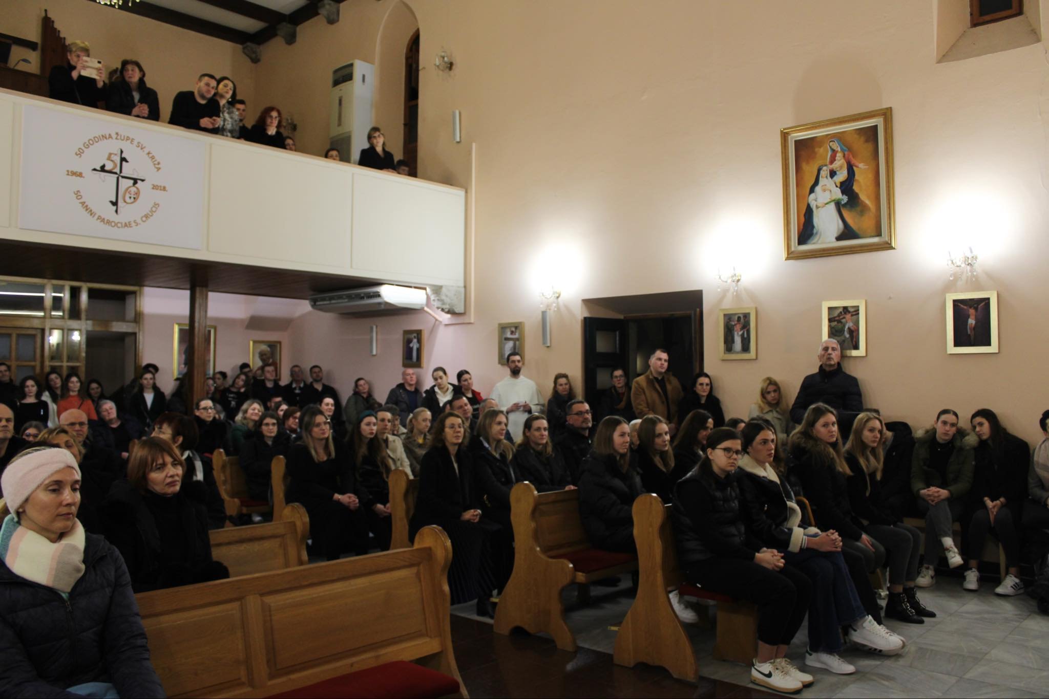 DIRLJIVE ISPOVIJESTI U CRKVI SV. KRIŽA Bivši ovisnici podijelili svoja ...
