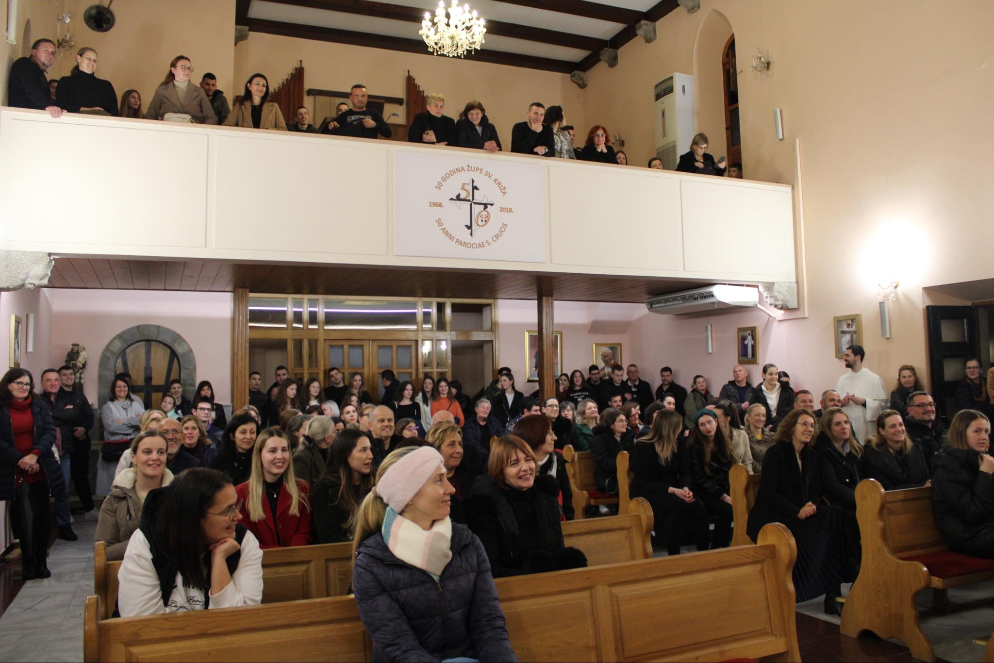 DIRLJIVE ISPOVIJESTI U CRKVI SV. KRIŽA Bivši ovisnici podijelili svoja ...