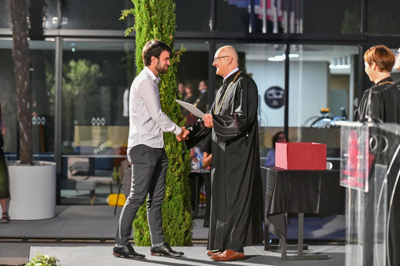 OSVAJA SVJETSKA MORA Teo Dilberović postao prvi časnik elektrotehnike ...