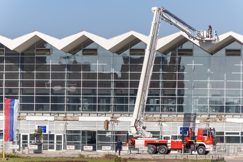 Snimka pada nadstrešnice u stravičnoj nesreći u Novom Sadu otkrila važan detalj (VIDEO ...