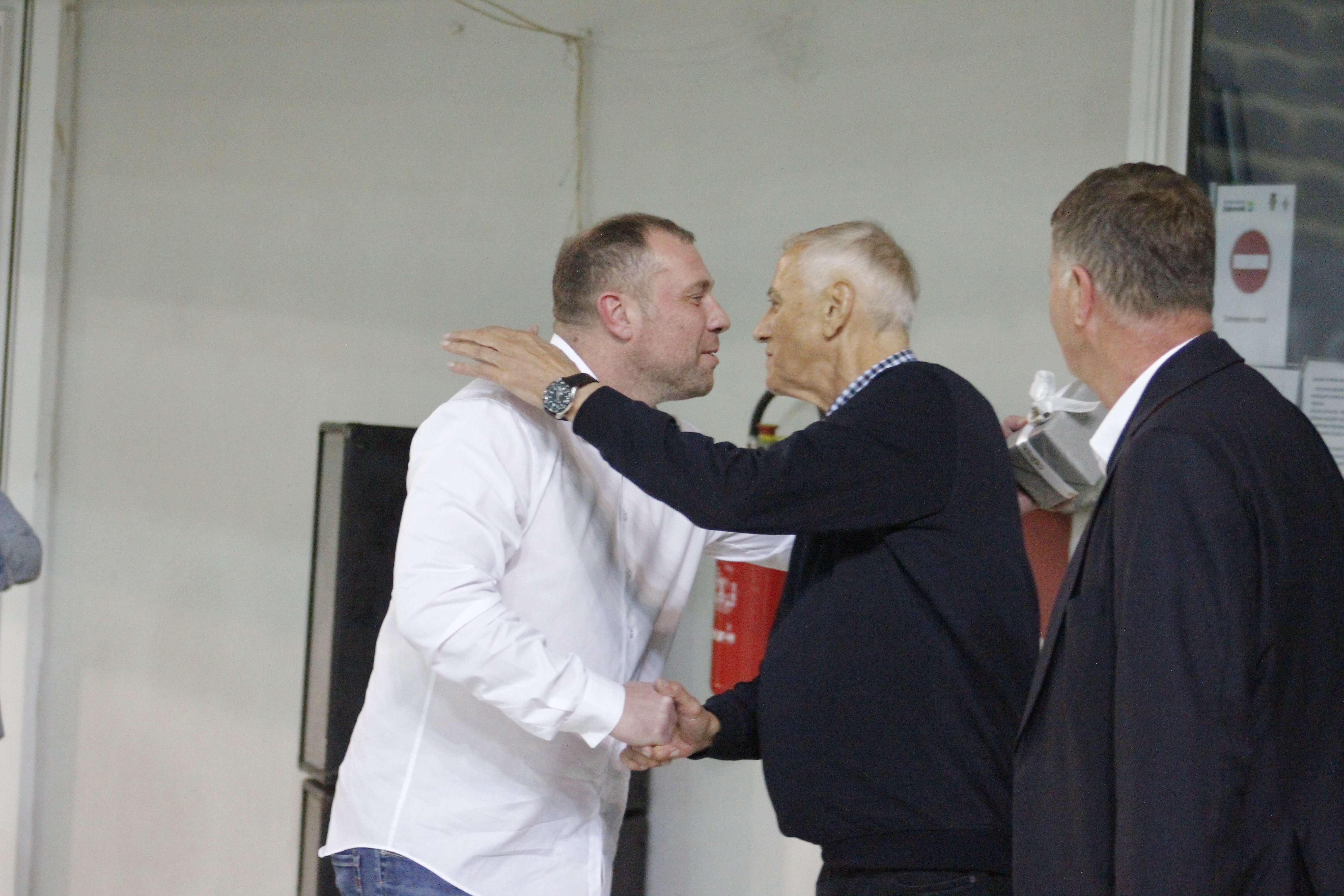 Ovacije Gruža i puno emocija: Veselin Đuho i Goran Sukno otišli u ...