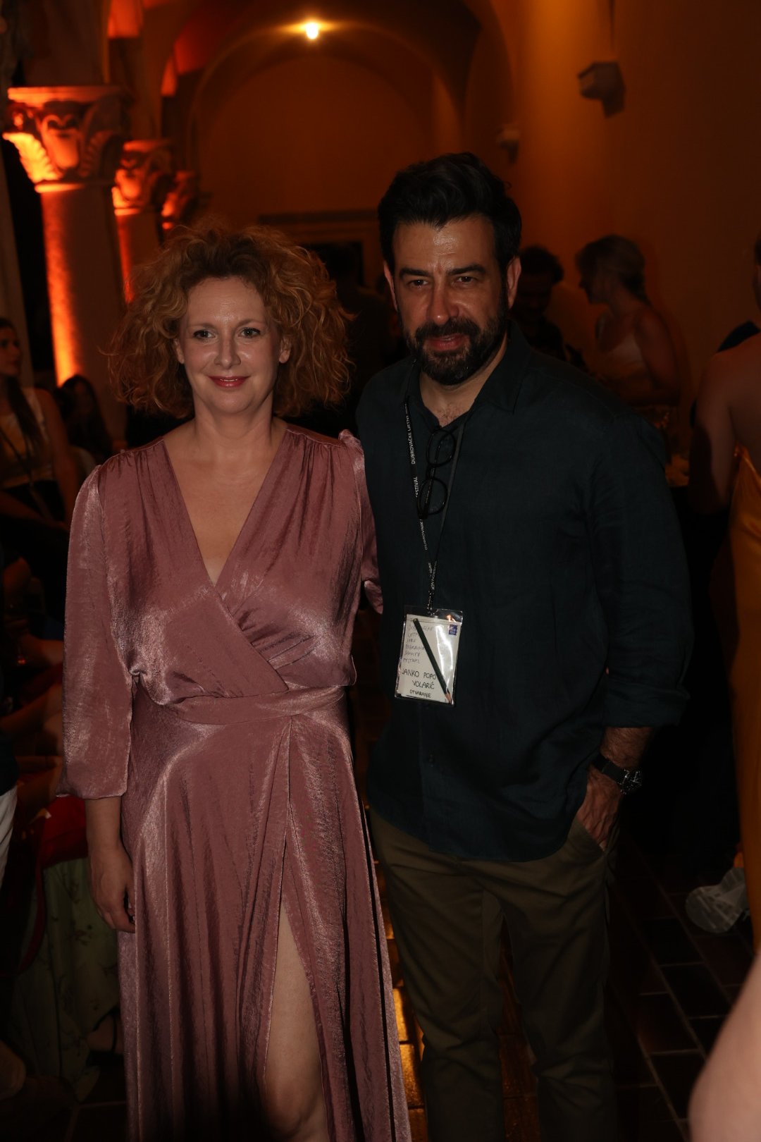 Tradicionalni domjenak na taraci Umjetničke galerije: Pogledajte tko je sve uživao u najboljem ...