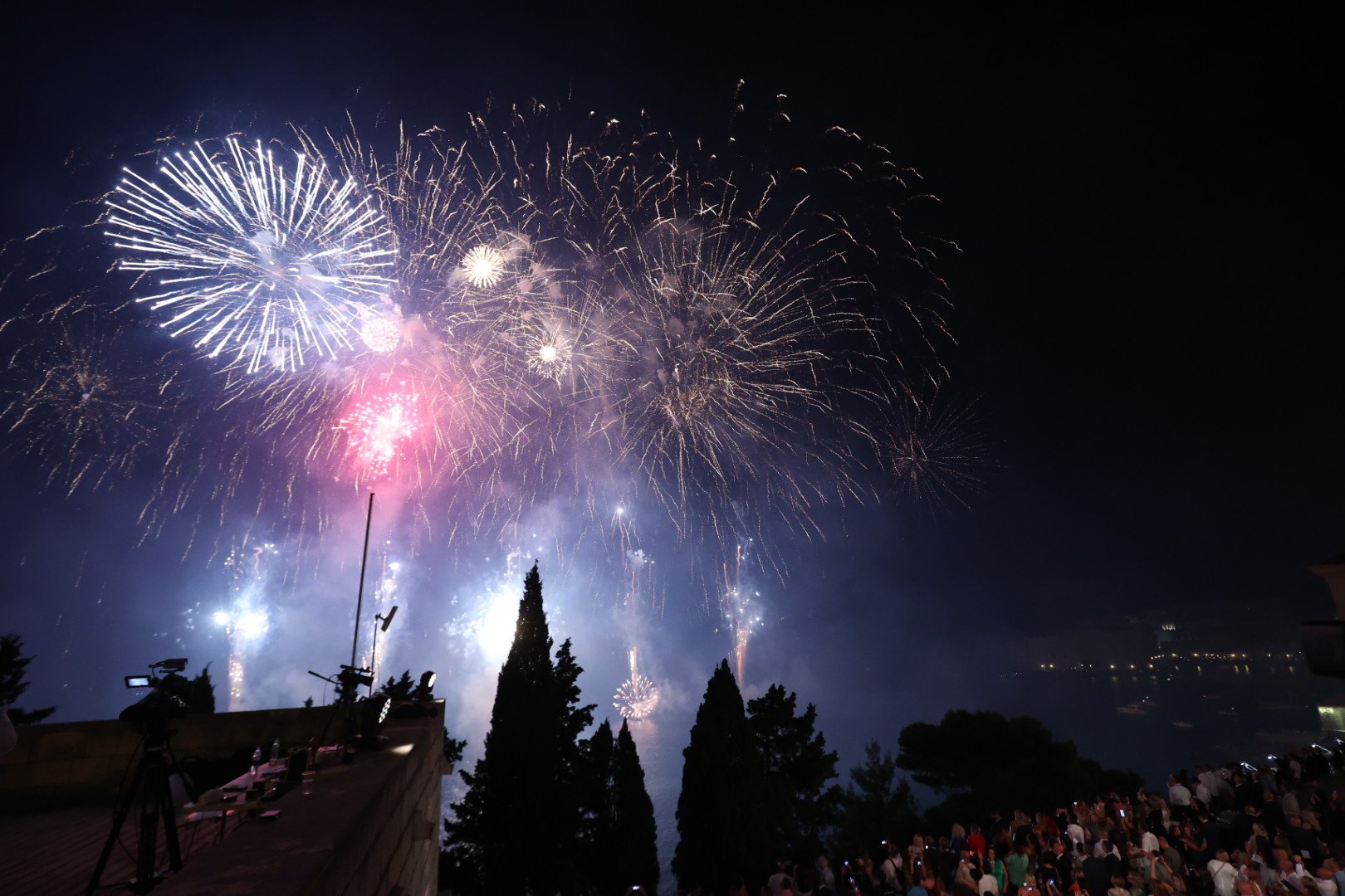 Tradicionalni domjenak na taraci Umjetničke galerije: Pogledajte tko je ...