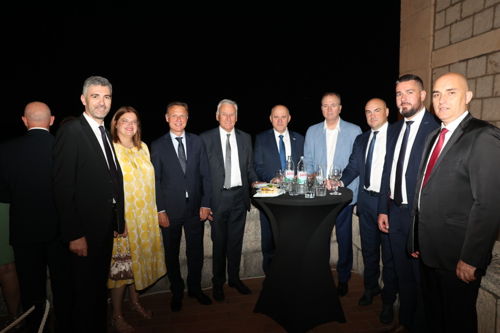 Tradicionalni domjenak na taraci Umjetničke galerije: Pogledajte tko je ...