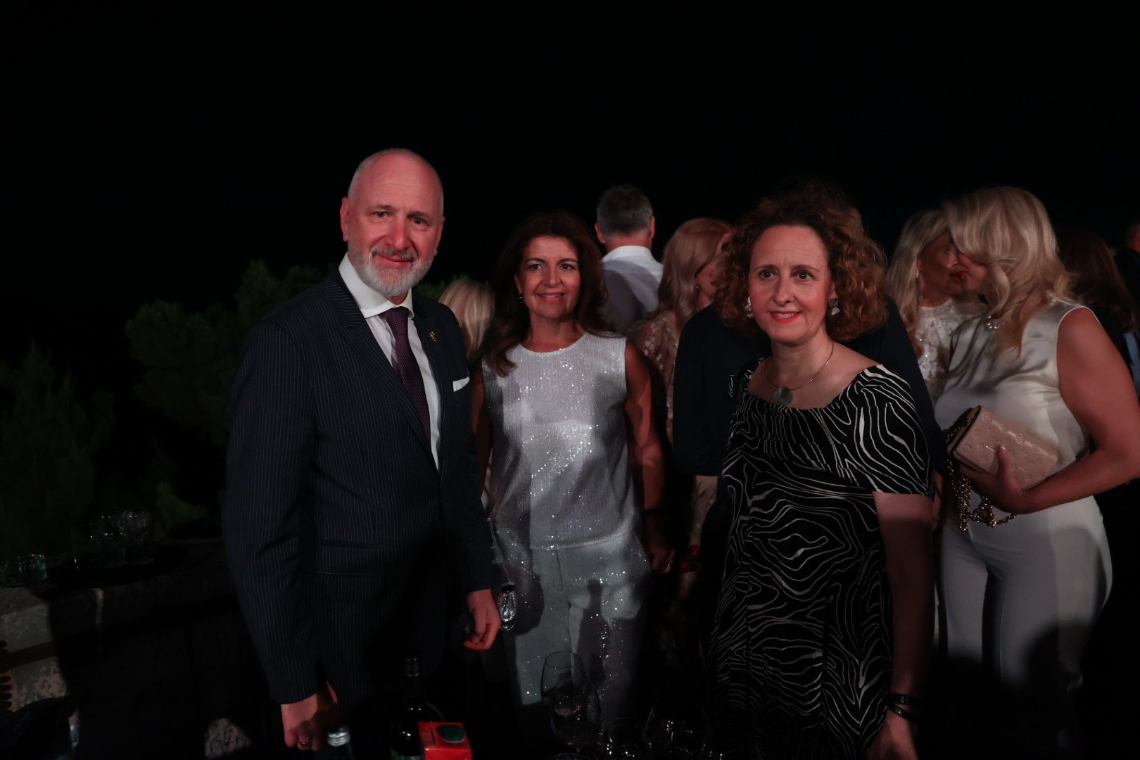 Tradicionalni domjenak na taraci Umjetničke galerije: Pogledajte tko je sve uživao u najboljem ...