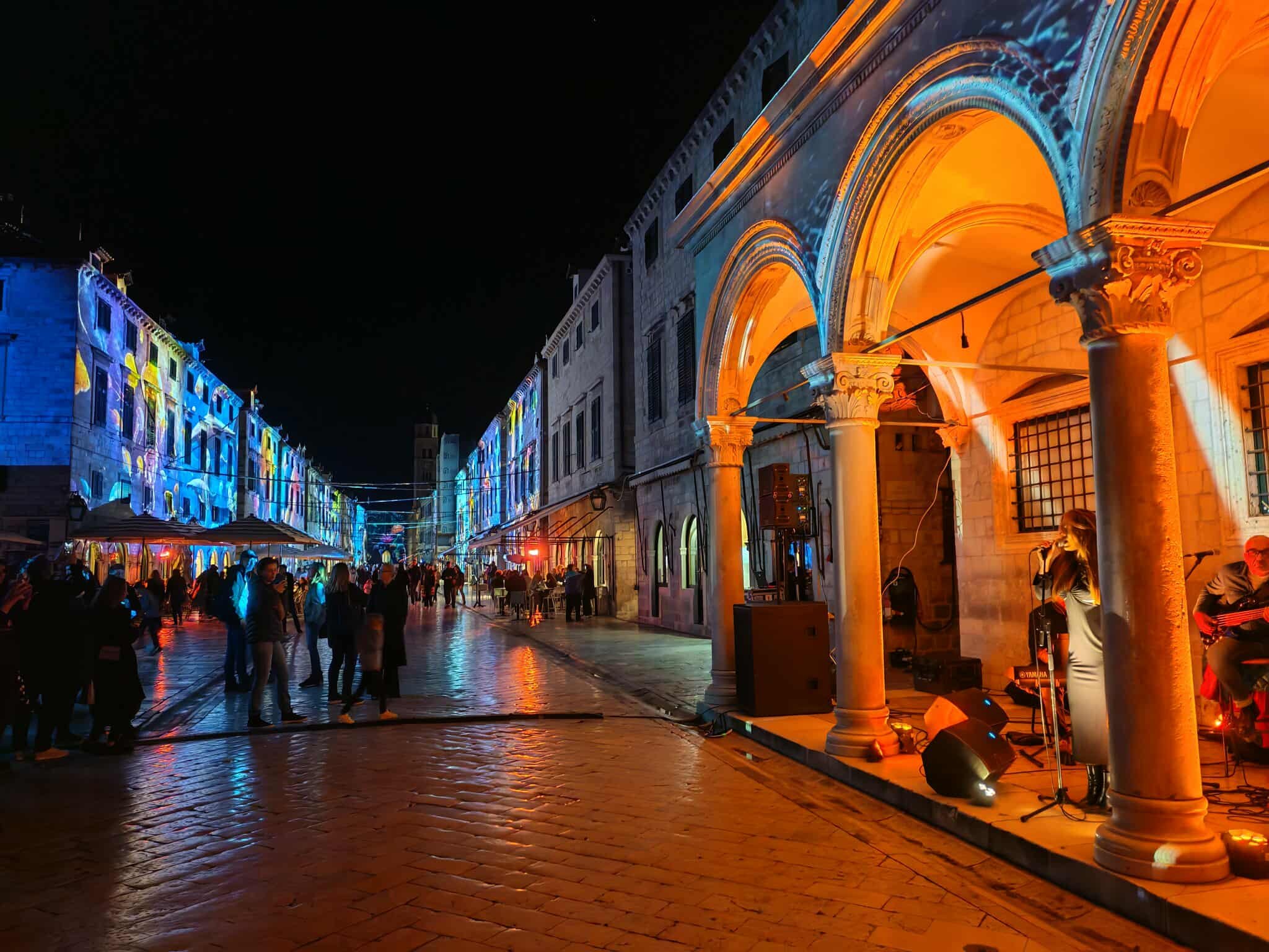 Spoj glazbe i svjetla: Black Coffee i Ana Uršula Najev nastupili ispred ...