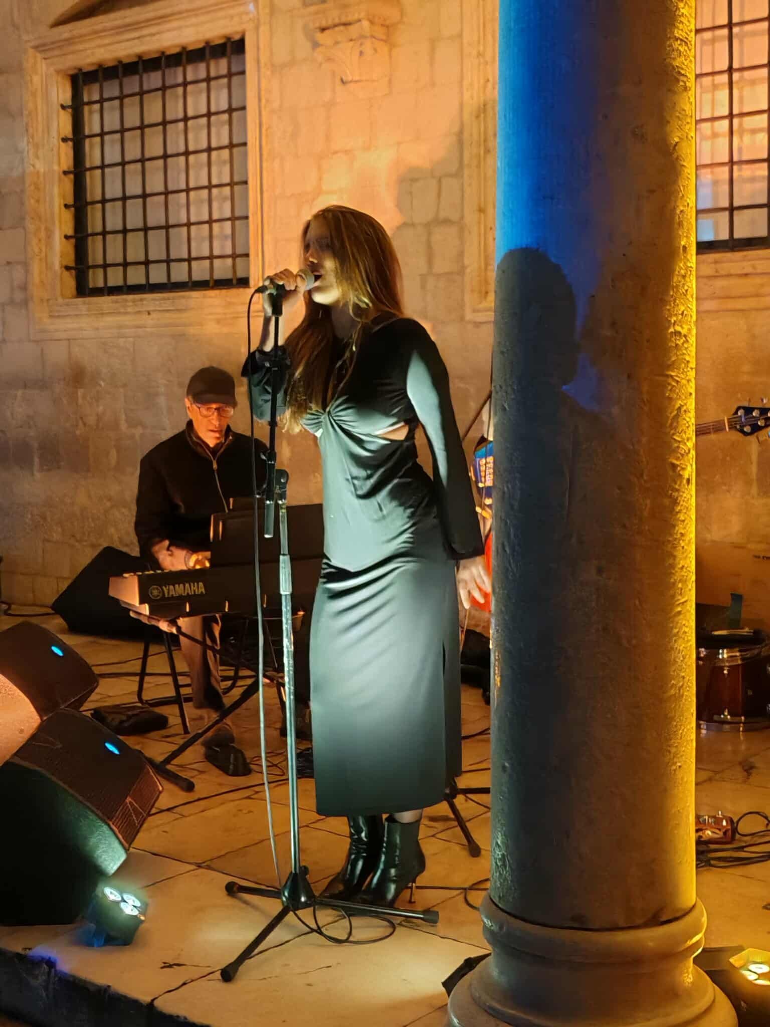 Spoj glazbe i svjetla: Black Coffee i Ana Uršula Najev nastupili ispred ...