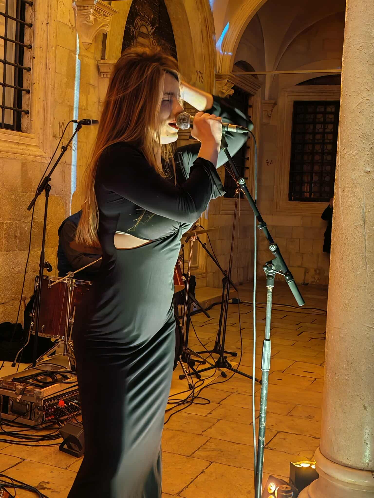 Spoj glazbe i svjetla: Black Coffee i Ana Uršula Najev nastupili ispred ...