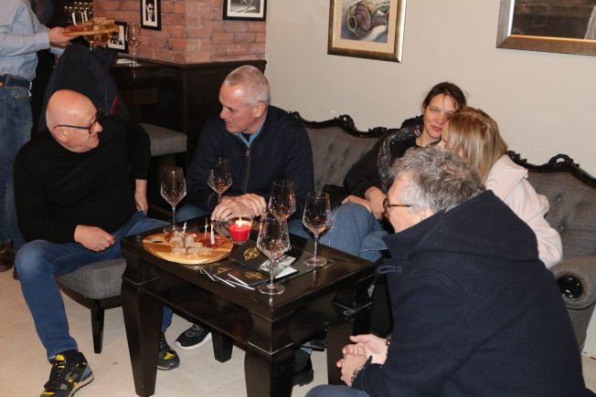 PREZENTACIJA VRHUNSKIH VINA 'PODRUMA ANDRIJA' Obitelj Ćorić: Mi živimo ...